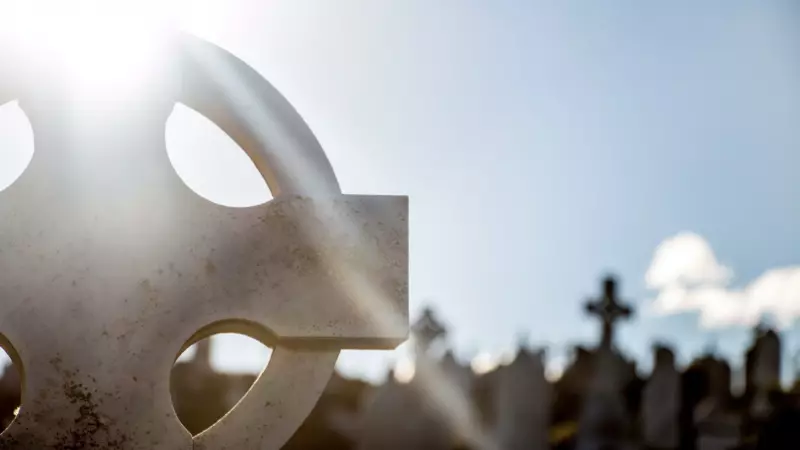 Resurrection Mary: the Queen of Chicago's Haunted Archer Avenue